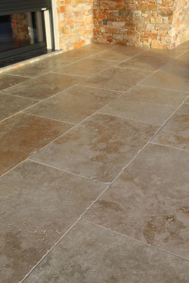 FATHER & STONE - Dalle travertin beige 1er mix - finition vieillie ...