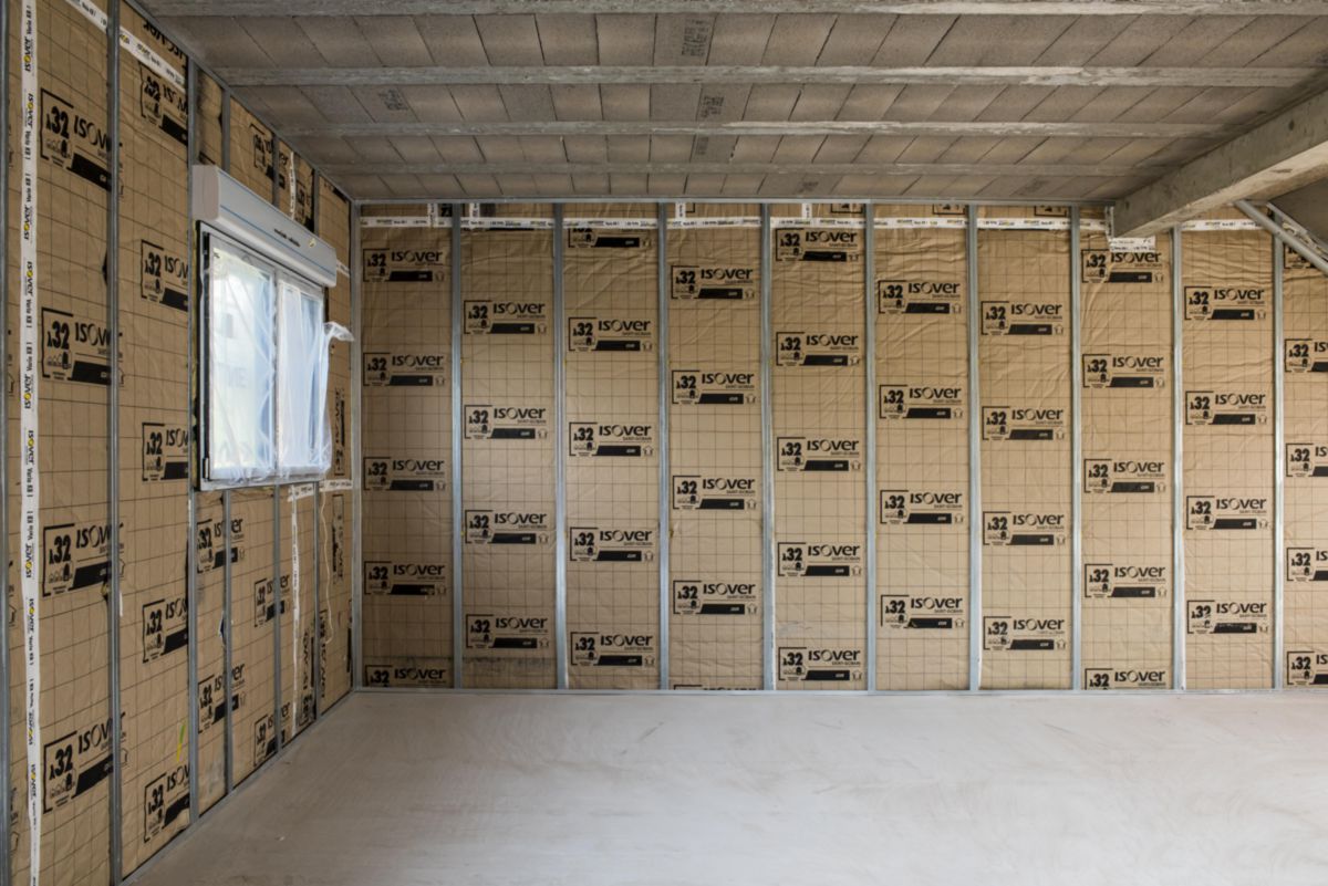 ISOVER - Laine de verre GR 32 roulée revêtue Kraft pour isolation des ...