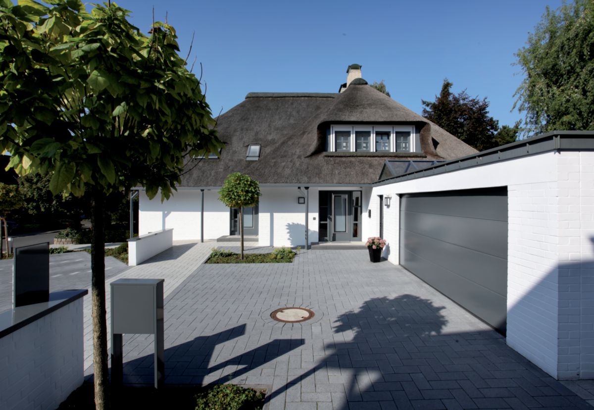 BIRKENMEIER - Pavé béton La Linia basalte anthracite grenaillé 10x20 cm ...